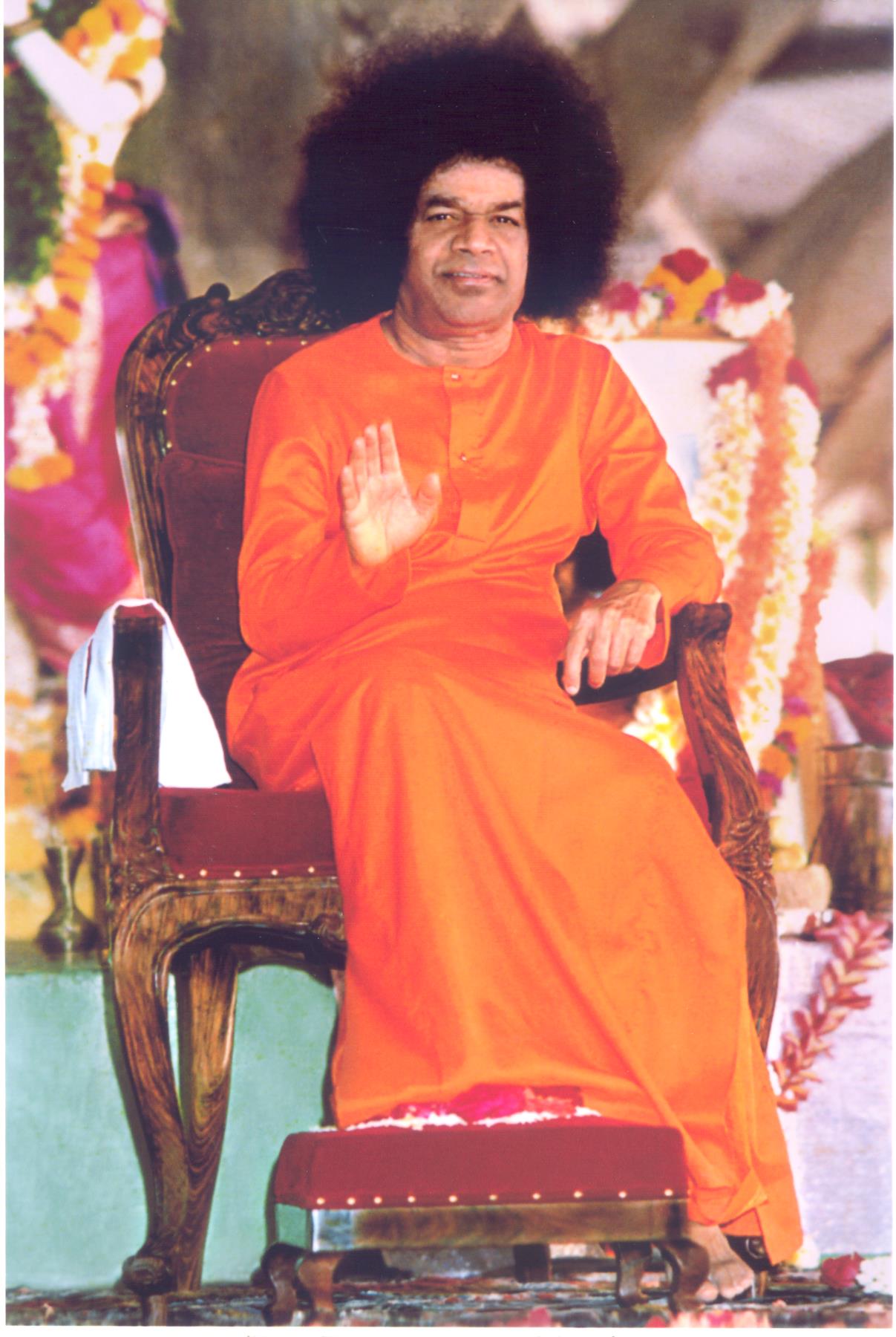 PICTURE SWAMI IN ORANGE ROBE LOOKING AT YOU AND BLESSING BRINDAVAN PICTURE SWAMI IN ORANGE ROBE LOOKING AT YOU AND BLESSING BRINDAVAN