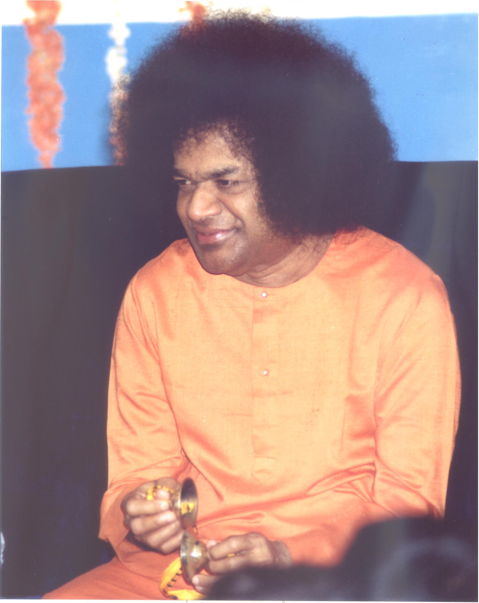 PICTURE SWAMI PLAYING CYMBALS WALLET Size Sathya Sai Book Store PICTURE SWAMI PLAYING CYMBALS WALLET Size Sathya Sai Book Store