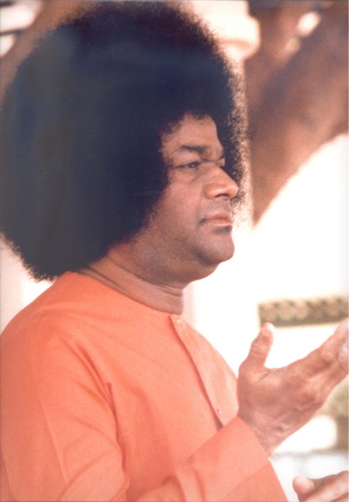 PICTURE: SAI BABA RIGHT HAND UP (16″ X 20″) | Sathya Sai Book Store ...