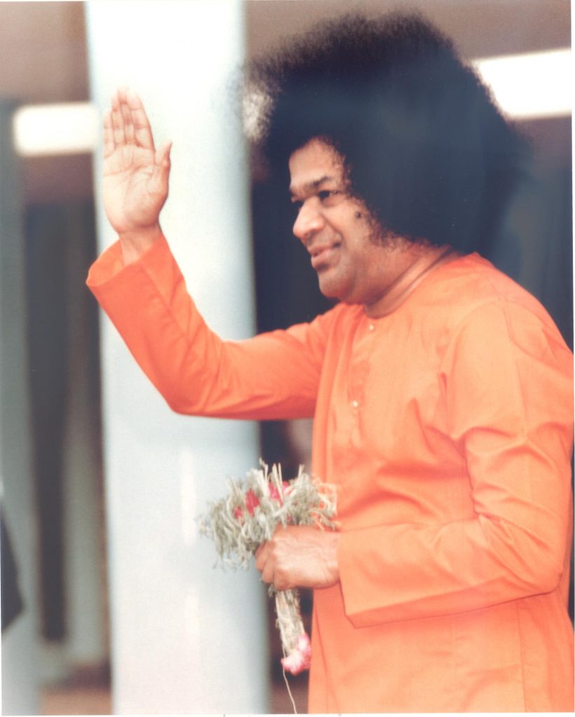 PICTURE: SAI BABA SIDE PROFILE RT. HAND RAISED (WALLET Size) | Sathya ...