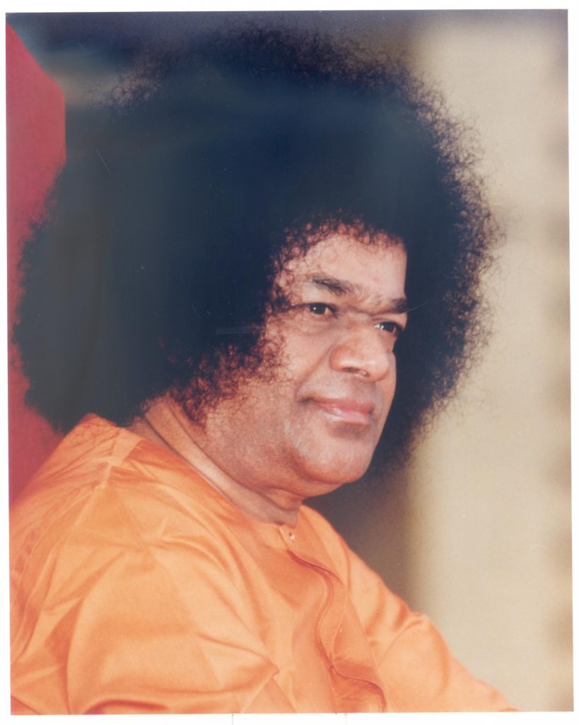 PICTURE: SAI BABA SIDE PROFILE INTENSE OBSERVATION (8″ X 10″) | Sathya ...