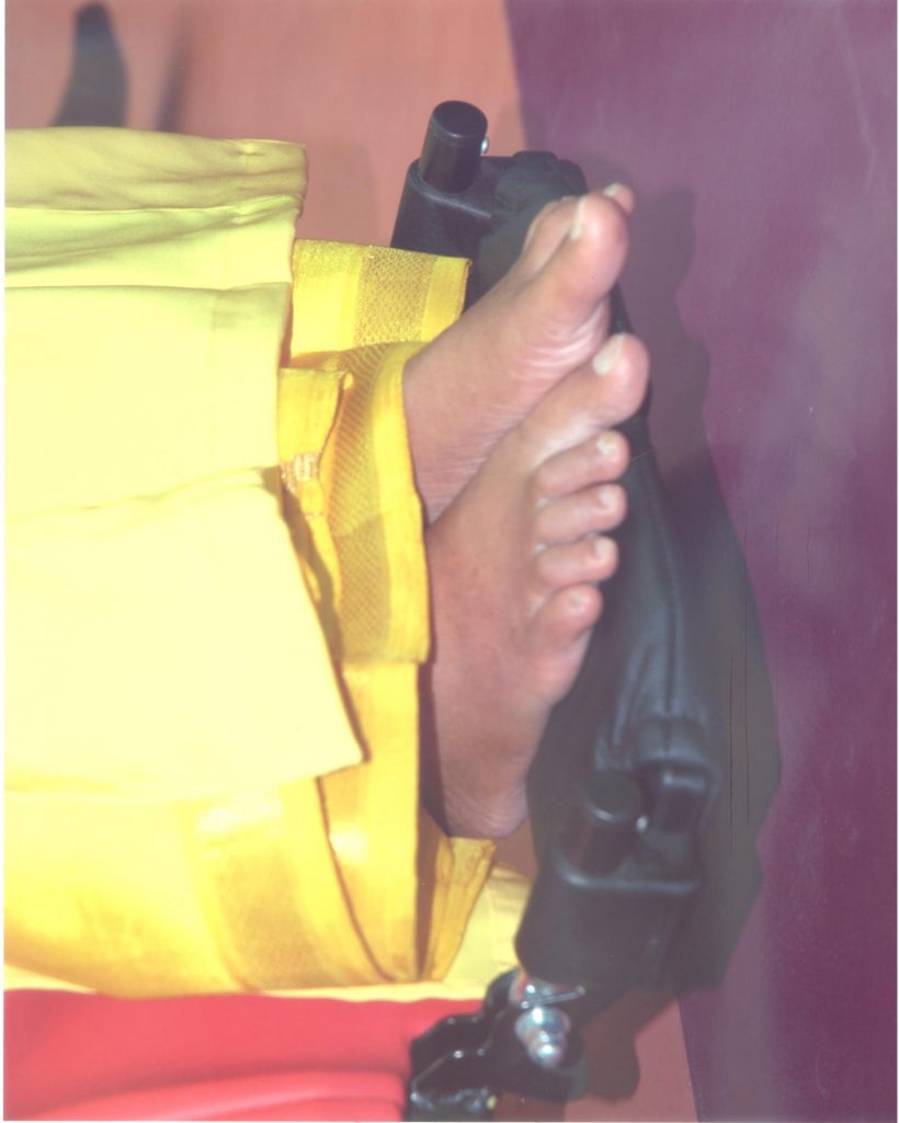 PICTURE: SWAMI’S LOTUS FEET YELLOW ROBE (8″ X 10″) | Sathya Sai Book ...